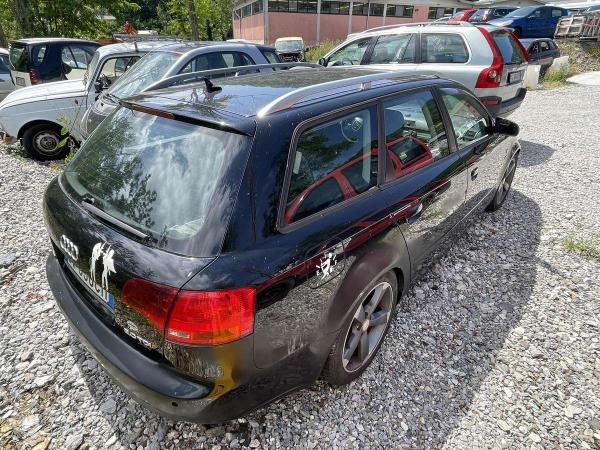 Melns Audi A4 2005 Panevēža, ar dzinēja tilpumu 1.99 L un nobraukumu 260 tūkst. km par 850 €, foto 3 vietnē AUTOMOTO.COM.LV
