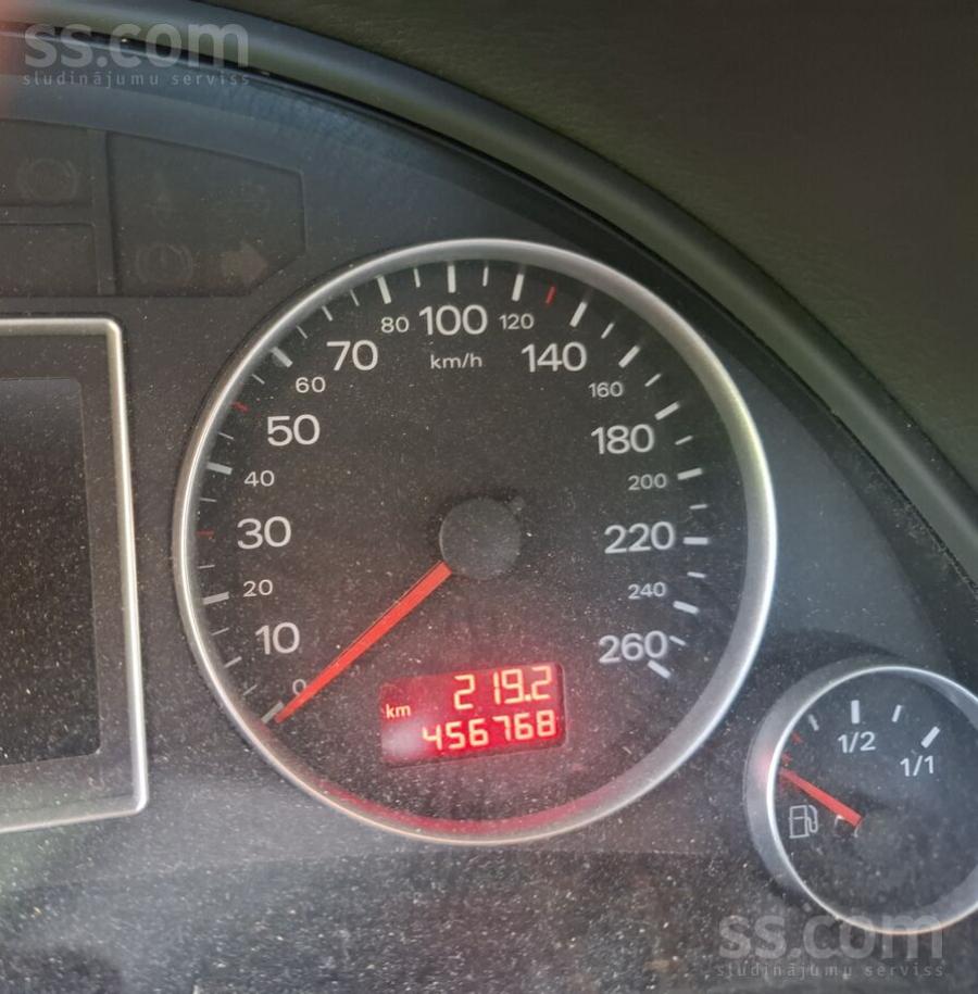 Черный Ауди А4 2005 в Айзкраукле, объемом двигателя 2.00 л и пробегом 457 тыс. км за 1500 €, фото 4 на AUTOMOTO.COM.LV