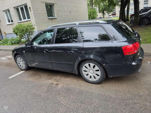 Melns Audi A4 2005 Panevēža, ar dzinēja tilpumu 1.99 L un nobraukumu 300 tūkst. km par 1400 €, foto 2 vietnē AUTOMOTO.COM.LV