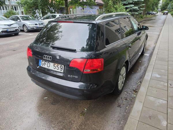 Melns Audi A4 2005 Panevēža, ar dzinēja tilpumu 1.99 L un nobraukumu 300 tūkst. km par 1400 €, foto 4 vietnē AUTOMOTO.COM.LV