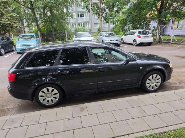 Melns Audi A4 2005 Panevēža, ar dzinēja tilpumu 1.99 L un nobraukumu 300 tūkst. km par 1400 €, foto 5 vietnē AUTOMOTO.COM.LV