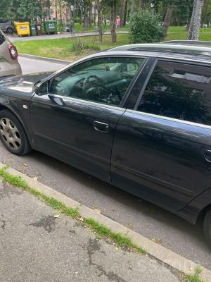 Melns Audi A4 2005 Jelgava, ar dzinēja tilpumu 2.00 L un nobraukumu 391 tūkst. km par 499 €, foto  vietnē AUTOMOTO.COM.LV