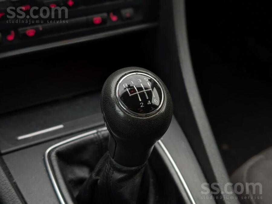 Melns Audi A4 2005 Rīga, ar dzinēja tilpumu 2.00 L un nobraukumu 390 tūkst. km par 1690 €, foto 13 vietnē AUTOMOTO.COM.LV