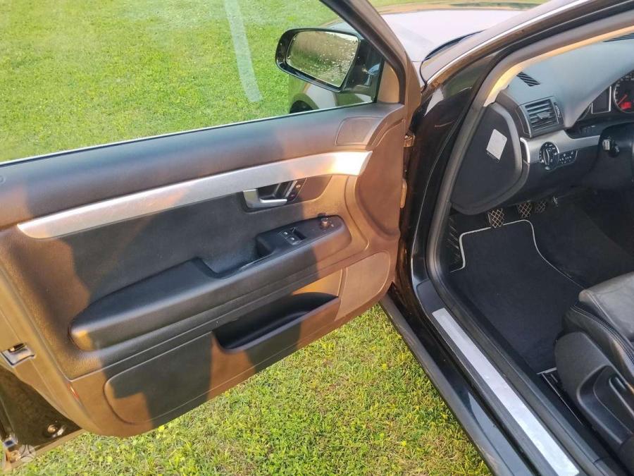 Black Audi A4 2005 in Marijampole, with an engine capacity of 1.99 L and mileage of 312 thousand km for 2350 €, photo 13 on AUTOMOTO.COM.LV