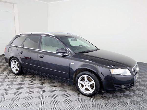 Audi A4 2005 in Tallinn on AUTOMOTO.COM.LV Black Audi A4 2005 in Tallinn, with an engine capacity of 1.90 L and mileage of 292 thousand km for 1399 €, photo 9 on AUTOMOTO.COM.LV