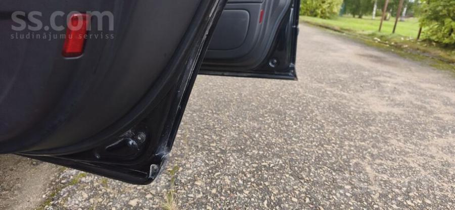 Melns Audi A4 2005 Gulbene, ar dzinēja tilpumu 1.90 L un nobraukumu 387 tūkst. km par 2490 €, foto 18 vietnē AUTOMOTO.COM.LV