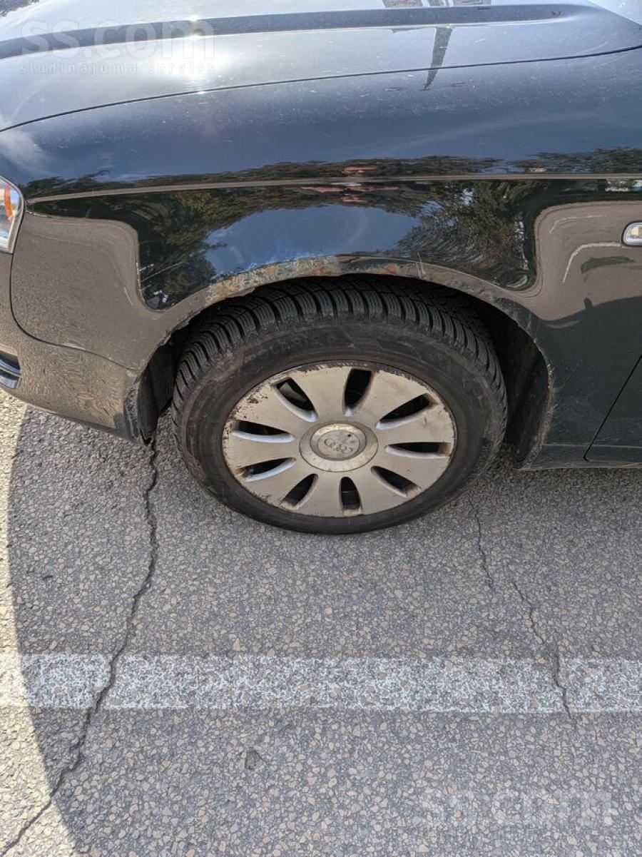 Melns Audi A4 2005 Rīga, ar dzinēja tilpumu 2.00 L un nobraukumu 261 tūkst. km par 1100 €, foto 3 vietnē AUTOMOTO.COM.LV