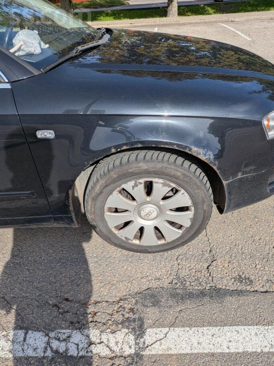Melns Audi A4 2005 Rīga, ar dzinēja tilpumu 2.00 L un nobraukumu 261 tūkst. km par 1100 €, foto 10 vietnē AUTOMOTO.COM.LV