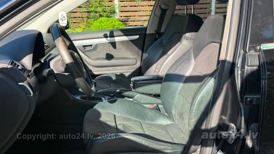Black Audi A4 2005 in Riga, with an engine capacity of 2.00 L and mileage of 346 thousand km for 2999 €, photo 7 on AUTOMOTO.COM.LV