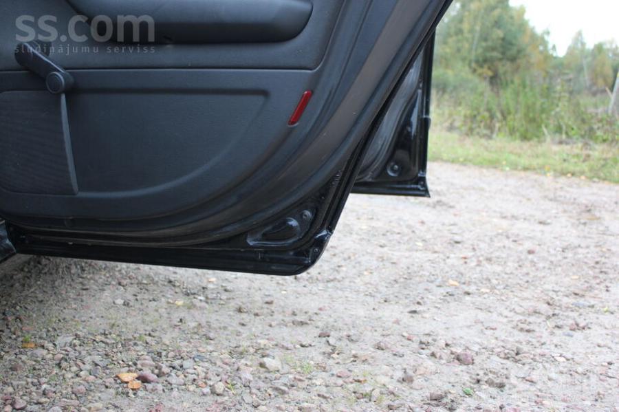 Black Audi A4 2005 in Bauska, with an engine capacity of 2.00 L and mileage of 345 thousand km for 2900 €, photo 16 on AUTOMOTO.COM.LV