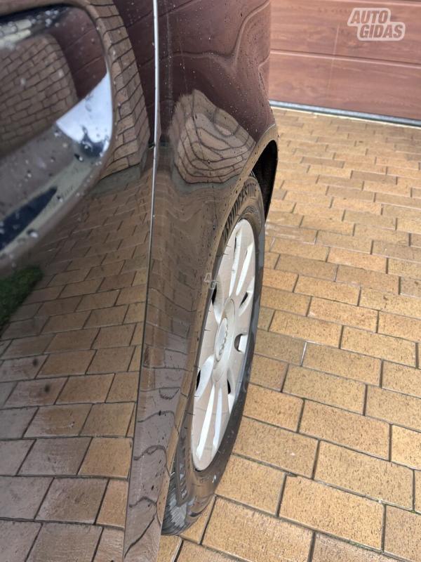 Black Audi A4 2006 in Kaunas, with an engine capacity of 2.00 L and mileage of 220 thousand km for 2700 €, photo 11 on AUTOMOTO.COM.LV