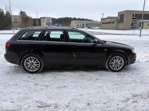 Black Audi A4 2006 in Vilnius, with an engine capacity of 2.50 L and mileage of 342 thousand km for 1950 €, photo 6 on AUTOMOTO.COM.LV