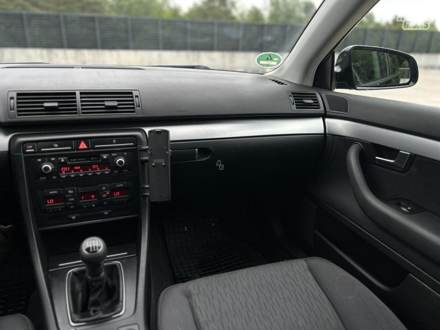 Melns Audi A4 2006 Viļņa, ar dzinēja tilpumu 2.00 L un nobraukumu 298 tūkst. km par 2840 €, foto 14 vietnē AUTOMOTO.COM.LV