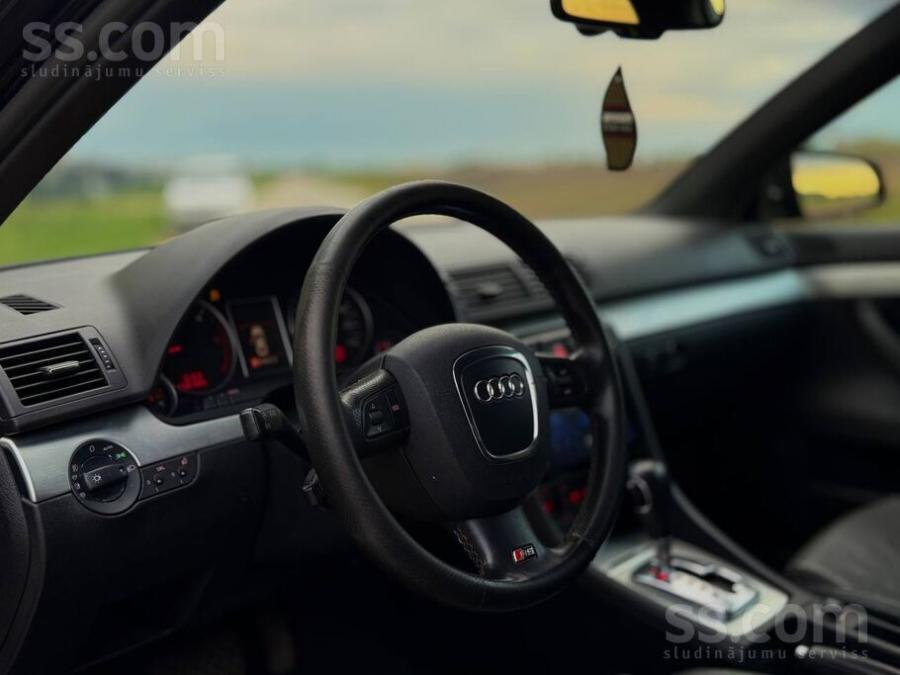 Black Audi A4 2006 in Riga, with an engine capacity of 3.00 L and mileage of 371 thousand km for 3400 €, photo 4 on AUTOMOTO.COM.LV