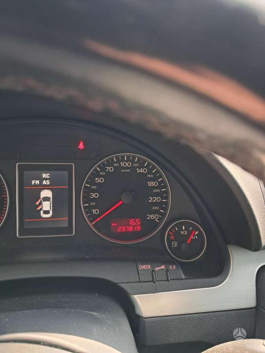 Black Audi A4 2006 in Klaipeda, with an engine capacity of 1.97 L and mileage of 238 thousand km for 3200 €, photo 9 on AUTOMOTO.COM.LV