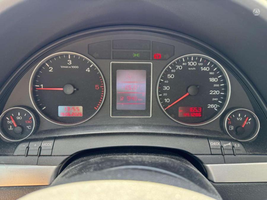 Black Audi A4 2006 in Kaunas, with an engine capacity of 1.97 L and mileage of 441 thousand km for 2200 €, photo 11 on AUTOMOTO.COM.LV