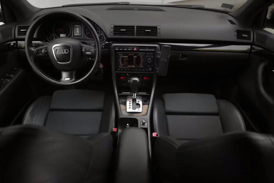 Black Audi A4 2006 in Jelgava, with an engine capacity of 2.70 L and mileage of 404 thousand km for 3900 €, photo 8 on AUTOMOTO.COM.LV