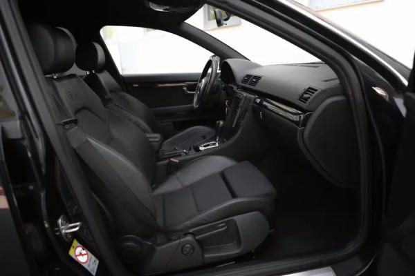 Black Audi A4 2006 in Jelgava, with an engine capacity of 2.70 L and mileage of 404 thousand km for 3900 €, photo 8 on AUTOMOTO.COM.LV