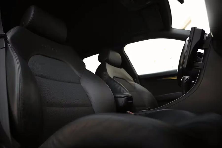 Black Audi A4 2006 in Jelgava, with an engine capacity of 2.70 L and mileage of 404 thousand km for 3900 €, photo 11 on AUTOMOTO.COM.LV