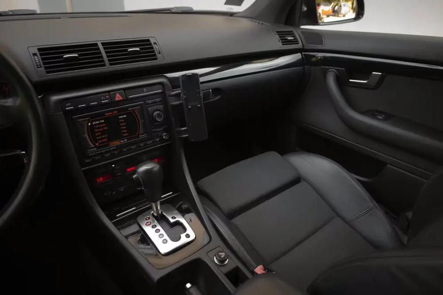 Black Audi A4 2006 in Jelgava, with an engine capacity of 2.70 L and mileage of 404 thousand km for 3900 €, photo 14 on AUTOMOTO.COM.LV