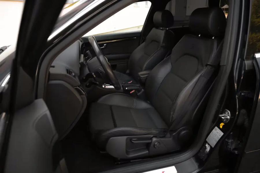Black Audi A4 2006 in Jelgava, with an engine capacity of 2.70 L and mileage of 404 thousand km for 3900 €, photo 16 on AUTOMOTO.COM.LV