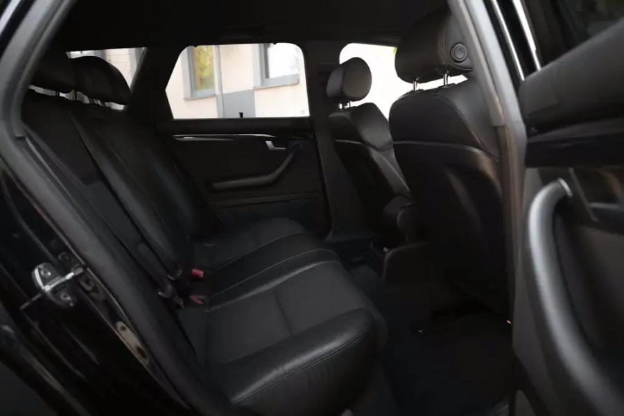 Black Audi A4 2006 in Jelgava, with an engine capacity of 2.70 L and mileage of 404 thousand km for 3900 €, photo 18 on AUTOMOTO.COM.LV
