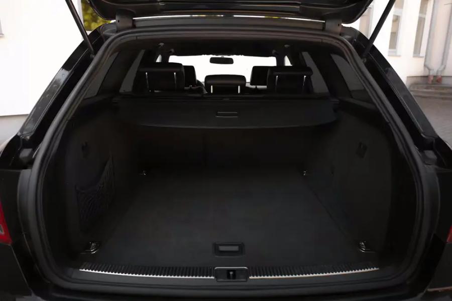 Black Audi A4 2006 in Jelgava, with an engine capacity of 2.70 L and mileage of 404 thousand km for 3900 €, photo 20 on AUTOMOTO.COM.LV