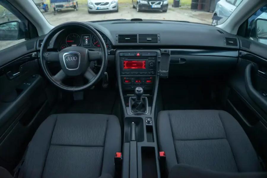 Black Audi A4 2006 in Liepaja, with an engine capacity of 2.00 L and mileage of 302 thousand km for 3800 €, photo 7 on AUTOMOTO.COM.LV