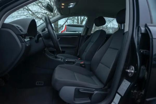 Black Audi A4 2006 in Liepaja, with an engine capacity of 2.00 L and mileage of 302 thousand km for 3800 €, photo 7 on AUTOMOTO.COM.LV