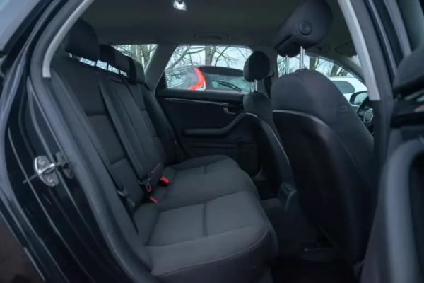 Black Audi A4 2006 in Liepaja, with an engine capacity of 2.00 L and mileage of 302 thousand km for 3800 €, photo 10 on AUTOMOTO.COM.LV