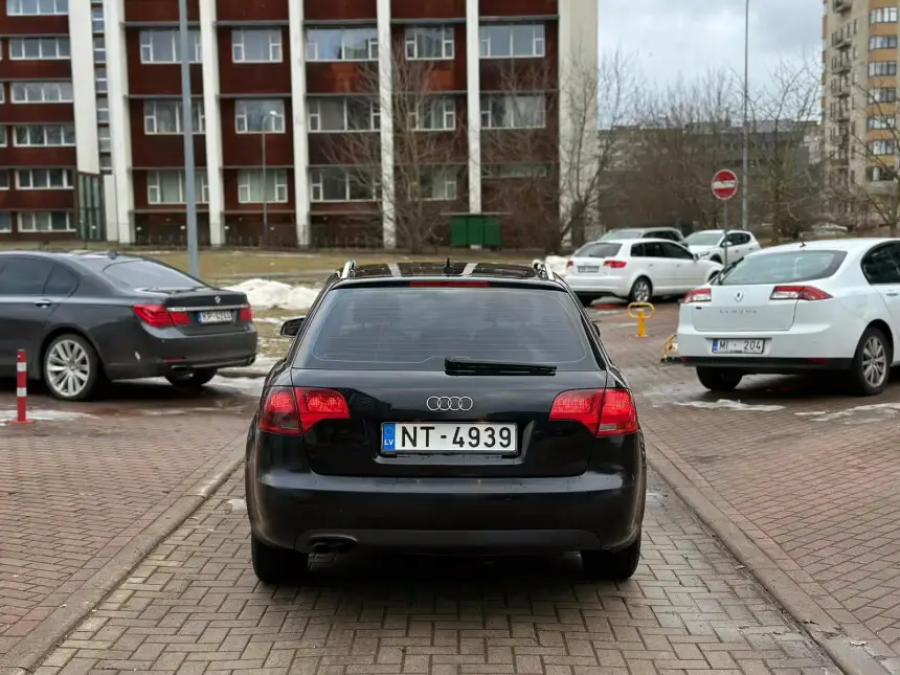Black Audi A4 2006 in Riga, with an engine capacity of 2.00 L and mileage of 284 thousand km for 2990 €, photo 4 on AUTOMOTO.COM.LV