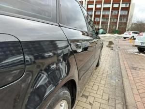 Black Audi A4 2006 in Riga, with an engine capacity of 2.00 L and mileage of 284 thousand km for 2990 €, photo 5 on AUTOMOTO.COM.LV