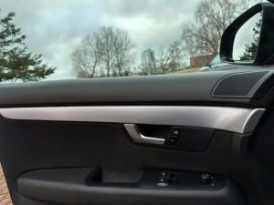 Black Audi A4 2006 in Riga, with an engine capacity of 2.00 L and mileage of 284 thousand km for 2990 €, photo 14 on AUTOMOTO.COM.LV
