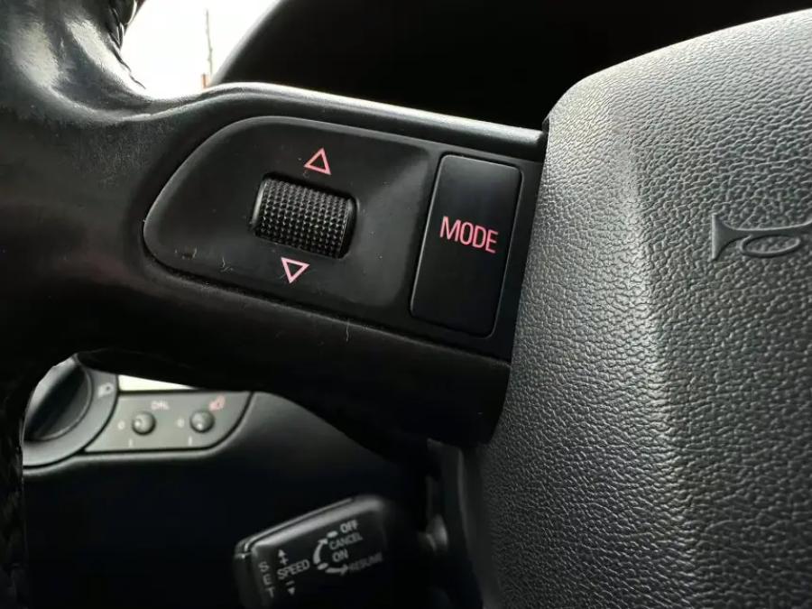 Black Audi A4 2006 in Riga, with an engine capacity of 2.00 L and mileage of 284 thousand km for 2990 €, photo 15 on AUTOMOTO.COM.LV