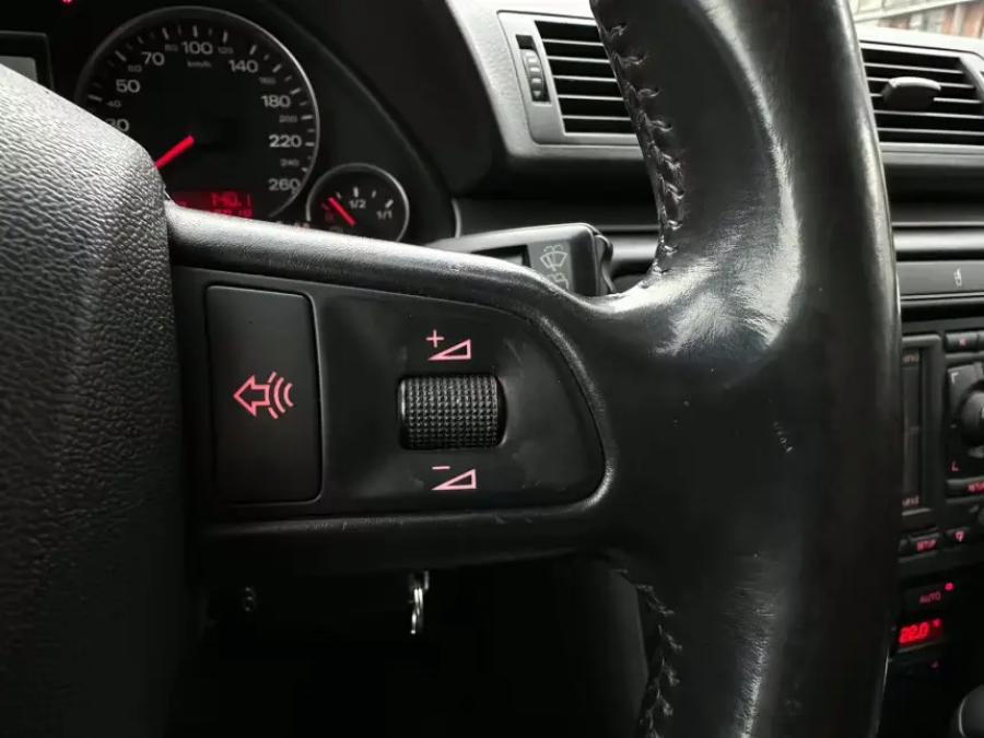 Black Audi A4 2006 in Riga, with an engine capacity of 2.00 L and mileage of 284 thousand km for 2990 €, photo 16 on AUTOMOTO.COM.LV