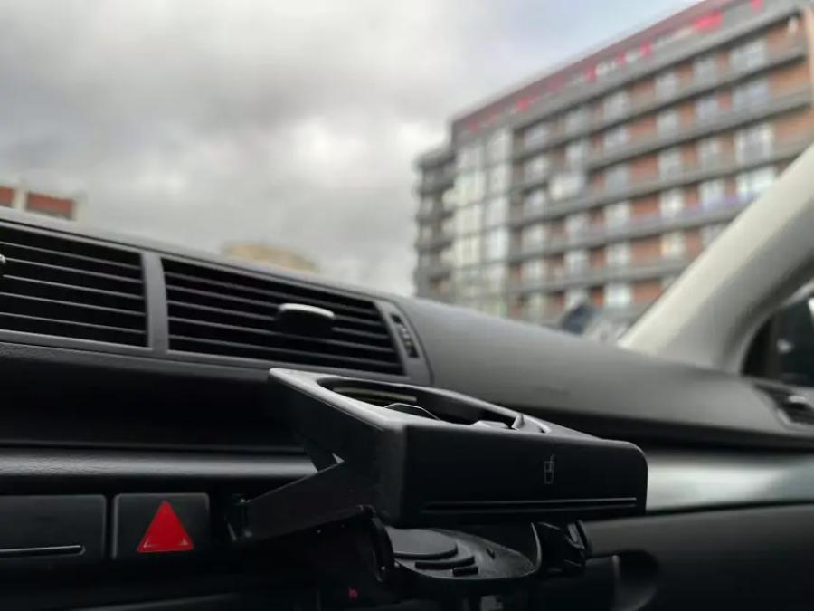 Black Audi A4 2006 in Riga, with an engine capacity of 2.00 L and mileage of 284 thousand km for 2990 €, photo 20 on AUTOMOTO.COM.LV