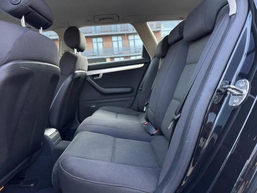 Black Audi A4 2006 in Riga, with an engine capacity of 3.00 L and mileage of 269 thousand km for 3490 €, photo 11 on AUTOMOTO.COM.LV