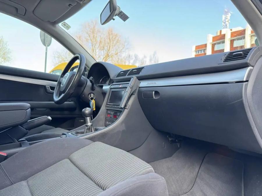 Black Audi A4 2006 in Riga, with an engine capacity of 3.00 L and mileage of 269 thousand km for 3490 €, photo 12 on AUTOMOTO.COM.LV
