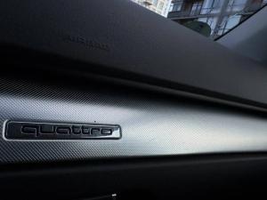 Black Audi A4 2006 in Riga, with an engine capacity of 3.00 L and mileage of 269 thousand km for 3490 €, photo 15 on AUTOMOTO.COM.LV