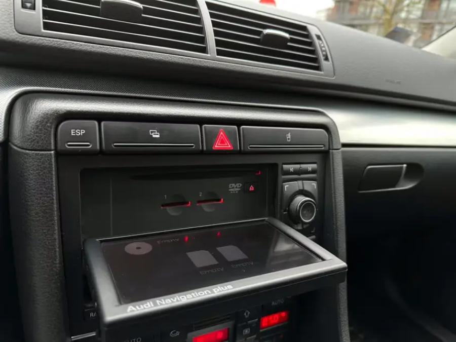 Melns Audi A4 2006 Rīga, ar dzinēja tilpumu 2.00 L un nobraukumu 362 tūkst. km par 2490 €, foto 19 vietnē AUTOMOTO.COM.LV
