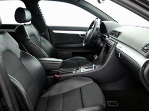 Black Audi A4 2006 in Tallinn, with an engine capacity of 3.00 L and mileage of 419 thousand km for 2699 €, photo 7 on AUTOMOTO.COM.LV