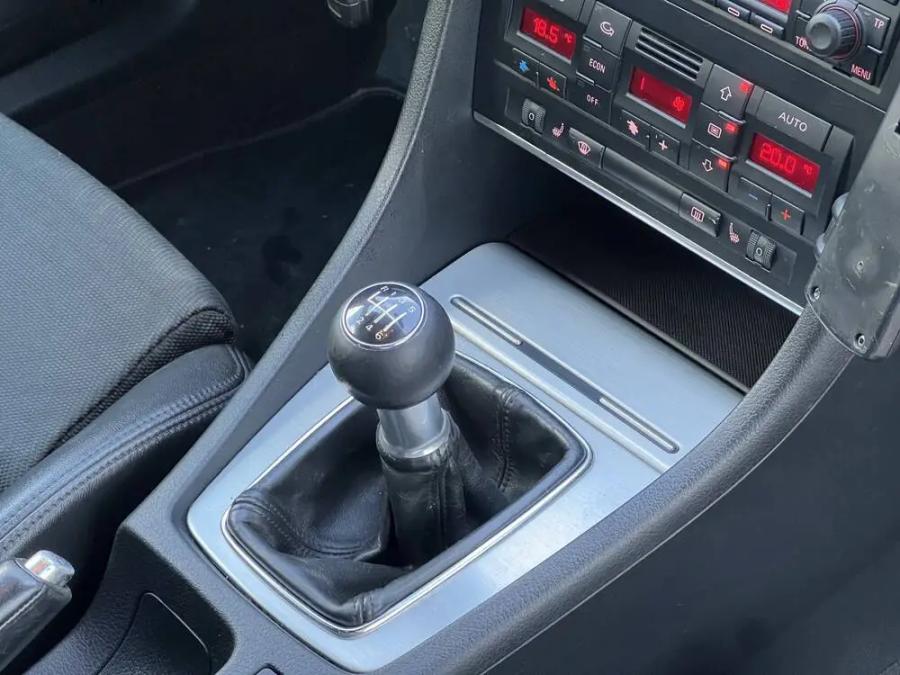 Black Audi A4 2006 in Rezekne, with an engine capacity of 2.00 L and mileage of 250 thousand km for 3790 €, photo 19 on AUTOMOTO.COM.LV