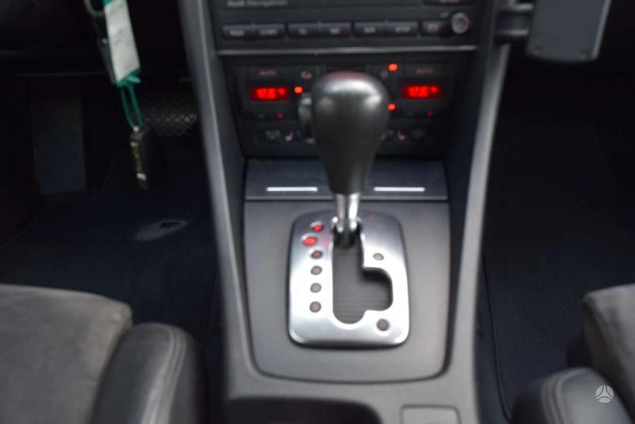Black Audi A4 2006 in Vilnius, with an engine capacity of 1.99 L and mileage of 293 thousand km for 2750 €, photo 14 on AUTOMOTO.COM.LV