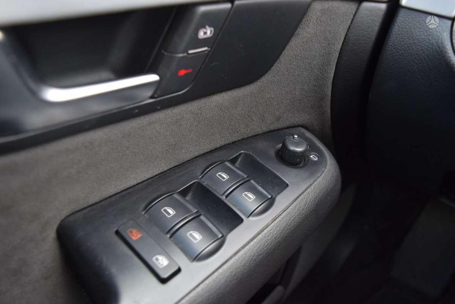 Black Audi A4 2006 in Vilnius, with an engine capacity of 1.99 L and mileage of 293 thousand km for 2750 €, photo 19 on AUTOMOTO.COM.LV