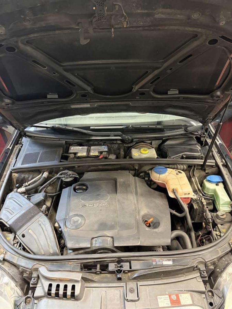 Melns Audi A4 2006 Kauņa, ar dzinēja tilpumu 1.97 L un nobraukumu 355 tūkst. km par 1749 €, foto 18 vietnē AUTOMOTO.COM.LV