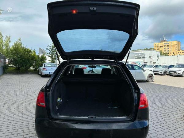 Melns Audi A4 2006 Viļņa, ar dzinēja tilpumu 2.00 L un nobraukumu 375 tūkst. km par 1750 €, foto 10 vietnē AUTOMOTO.COM.LV