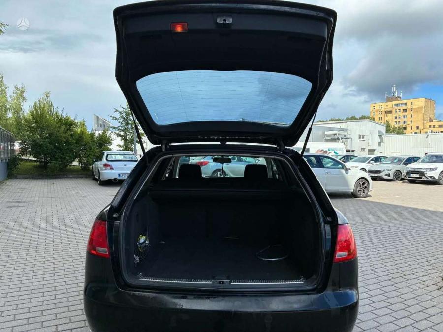 Melns Audi A4 2006 Viļņa, ar dzinēja tilpumu 2.00 L un nobraukumu 375 tūkst. km par 1750 €, foto 11 vietnē AUTOMOTO.COM.LV
