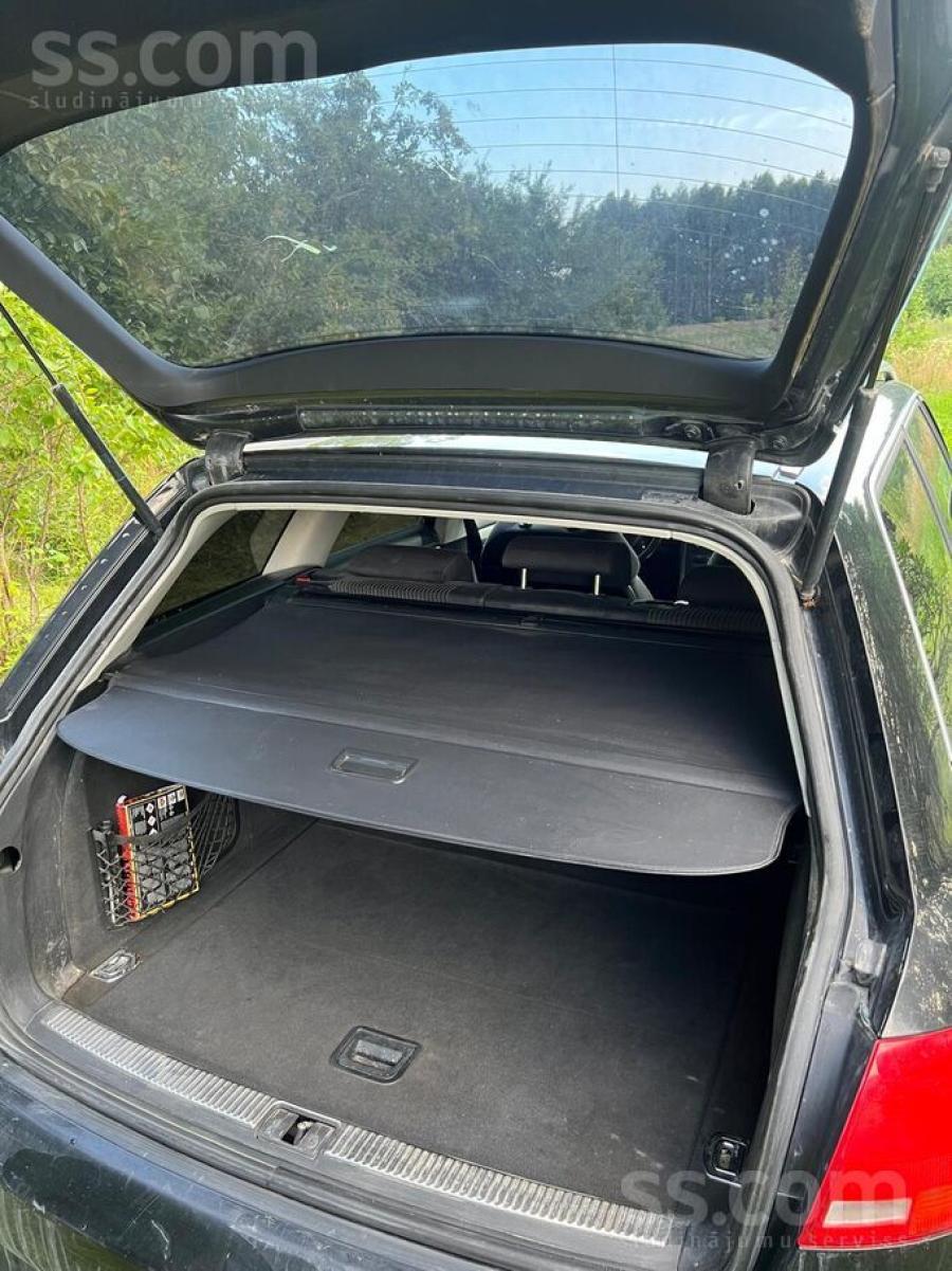 Black Audi A4 2006 in Riga, with an engine capacity of 2.00 L and mileage of 390 thousand km for 1950 €, photo 8 on AUTOMOTO.COM.LV