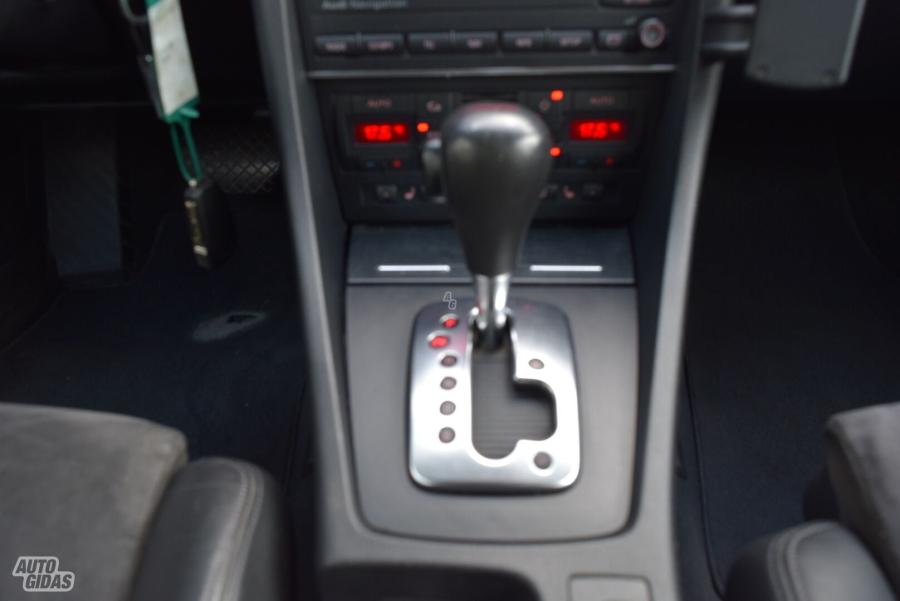 Black Audi A4 2006 in Vilnius, with an engine capacity of 2.00 L and mileage of 293 thousand km for 2750 €, photo 14 on AUTOMOTO.COM.LV