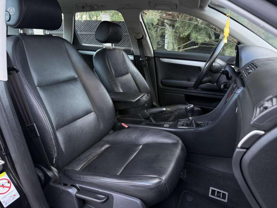 Melns Audi A4 2006 Kauņa, ar dzinēja tilpumu 1.90 L un nobraukumu 270 tūkst. km par 2390 €, foto 20 vietnē AUTOMOTO.COM.LV